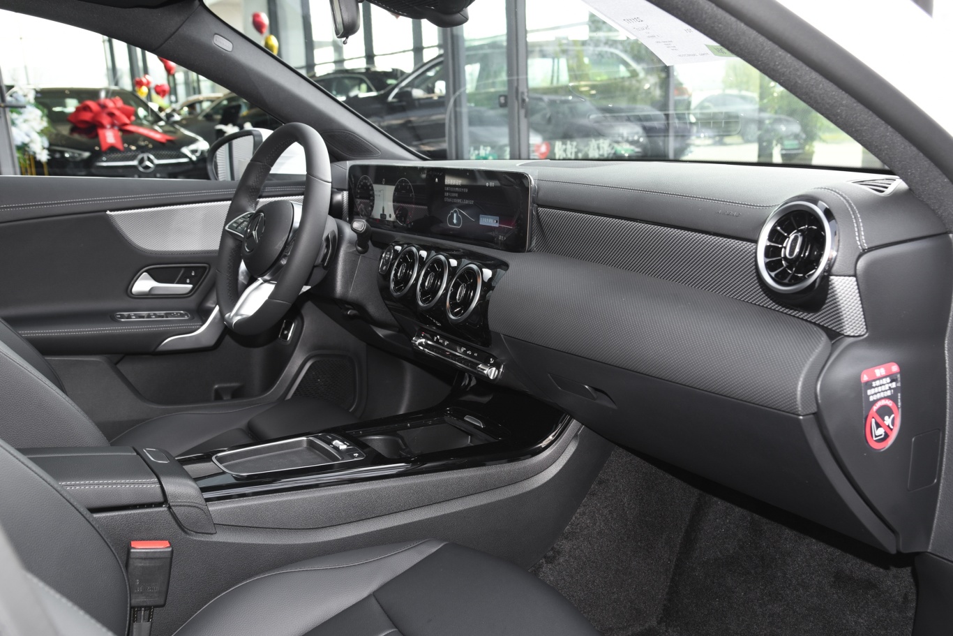 【奔驰A级改款 A 180 L内饰全景副驾驶员方向图片-汽车图片大全】-易车