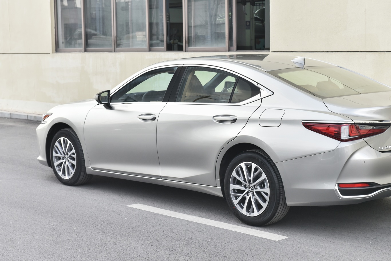 【雷克萨斯ES200 豪华版外观细节图片-汽车图片大全】-易车