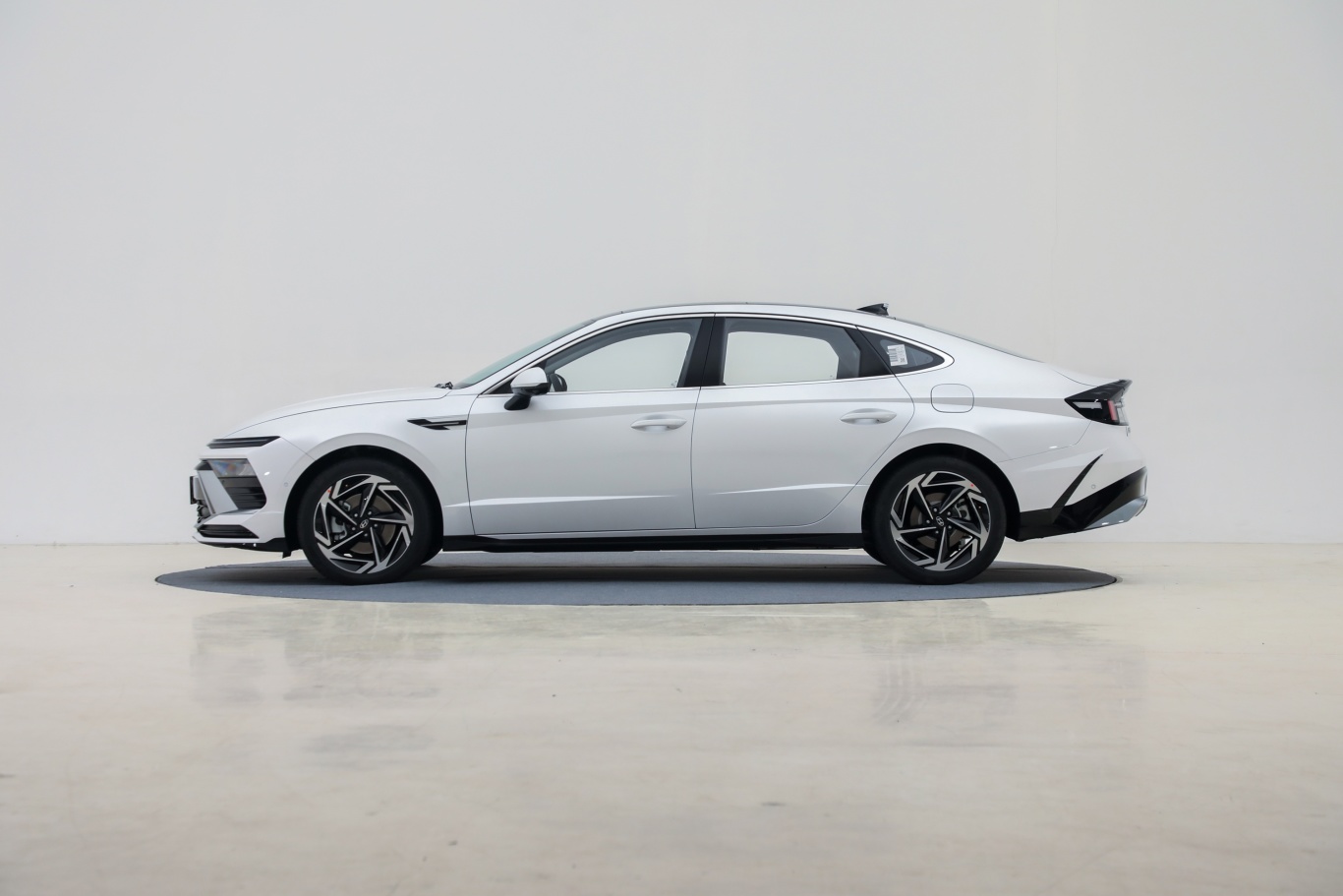 【索纳塔1.5T Max正侧车头向左水平图片-汽车图片大全】-易车