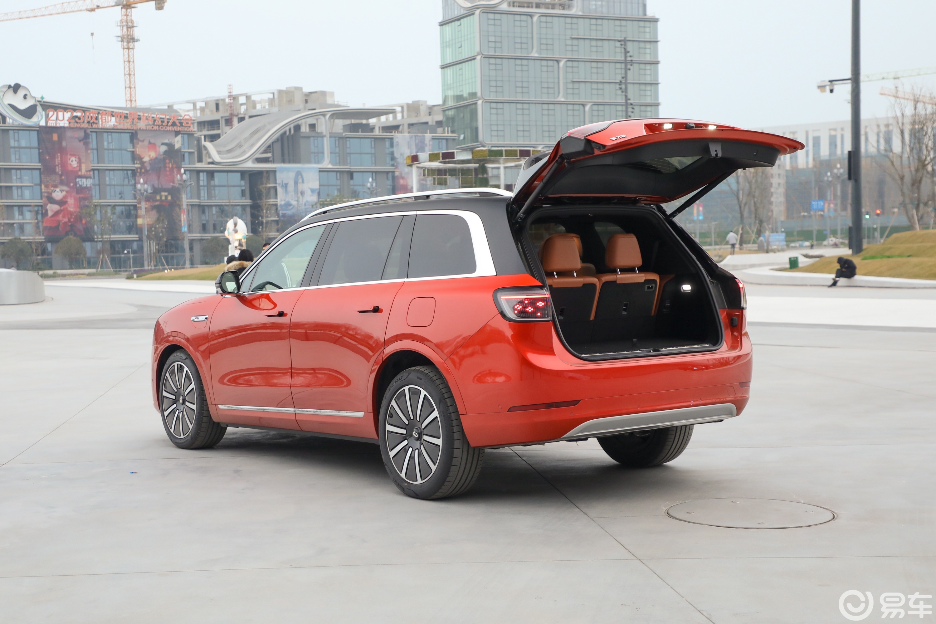 【问界M9纯电版 630km Ultra后备厢开启45度侧拍图片-汽车图片大全】-易车