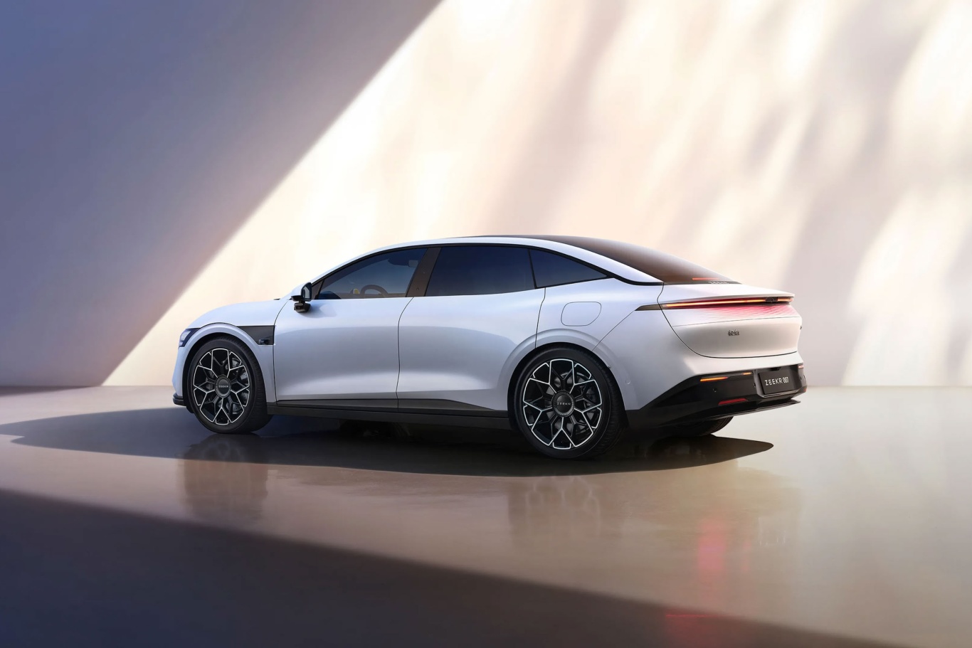 【ZEEKR 007图片-汽车图片大全】-易车
