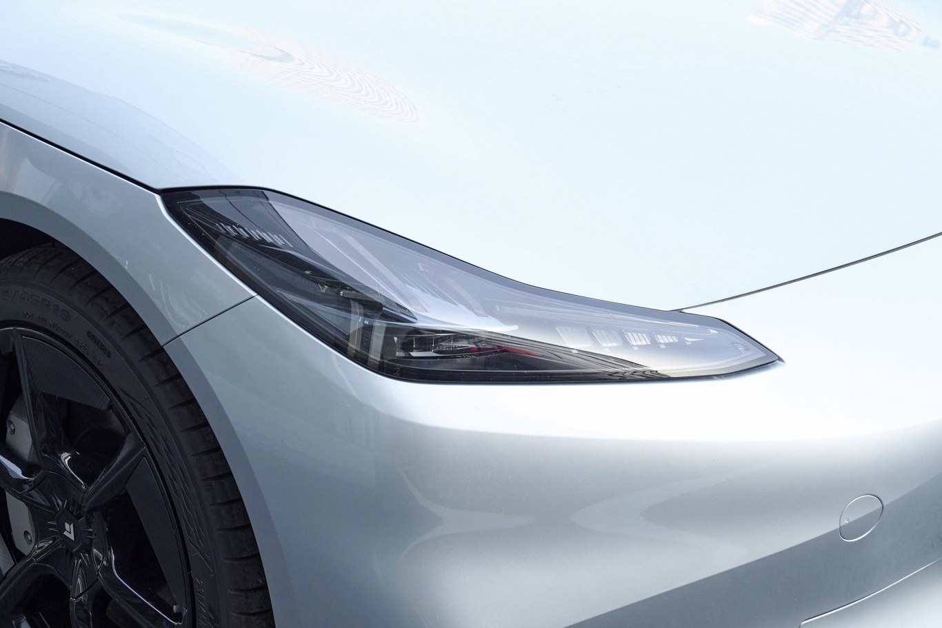 【昊铂GT710km 超充七翼版大灯侧45度俯拍图片-汽车图片大全】-易车