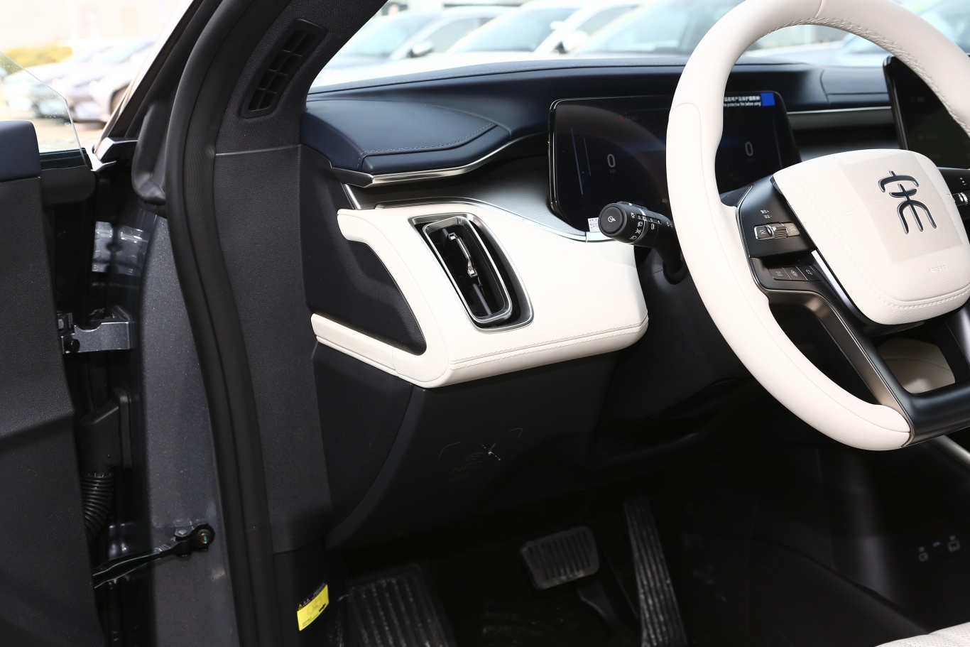 【宋L EV550km 后驱超越型主驾驶位图片-汽车图片大全】-易车