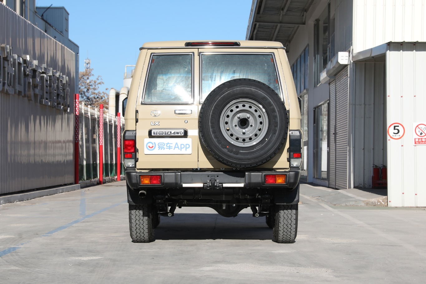 【兰德酷路泽(进口)LC71 2.8L LX正后水平图片-汽车图片大全】-易车