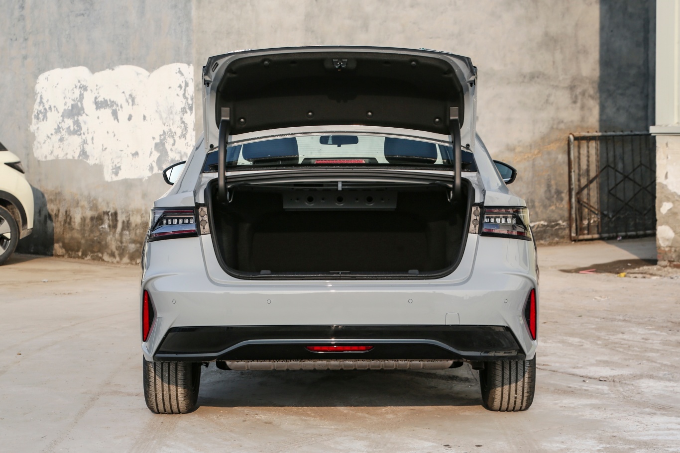 【风云A81.5T 127km 逐风版后备厢图片-汽车图片大全】-易车