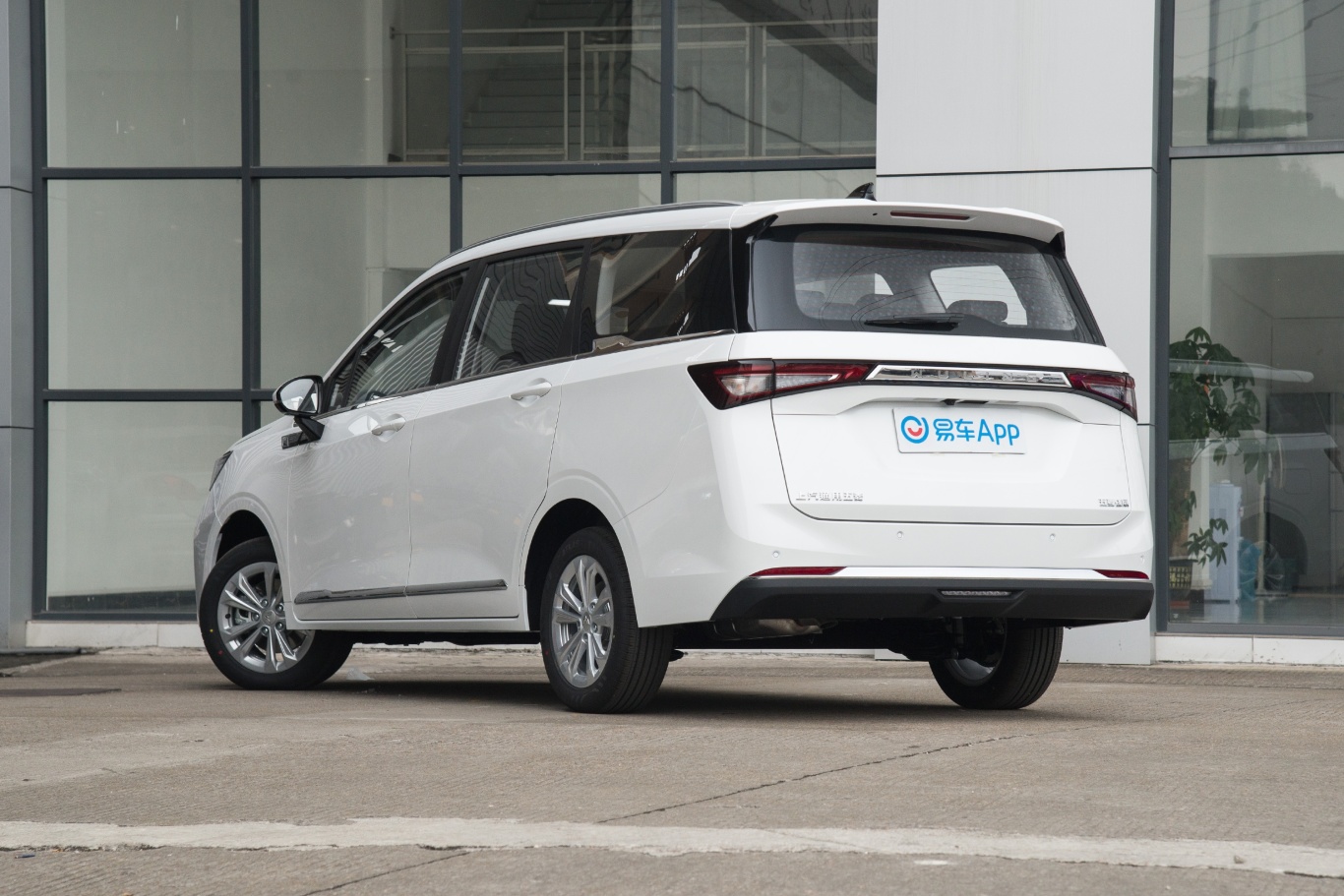 【五菱佳辰1.5T CVT智享豪华型侧后45度车头向左水平图片-汽车图片大全】-易车