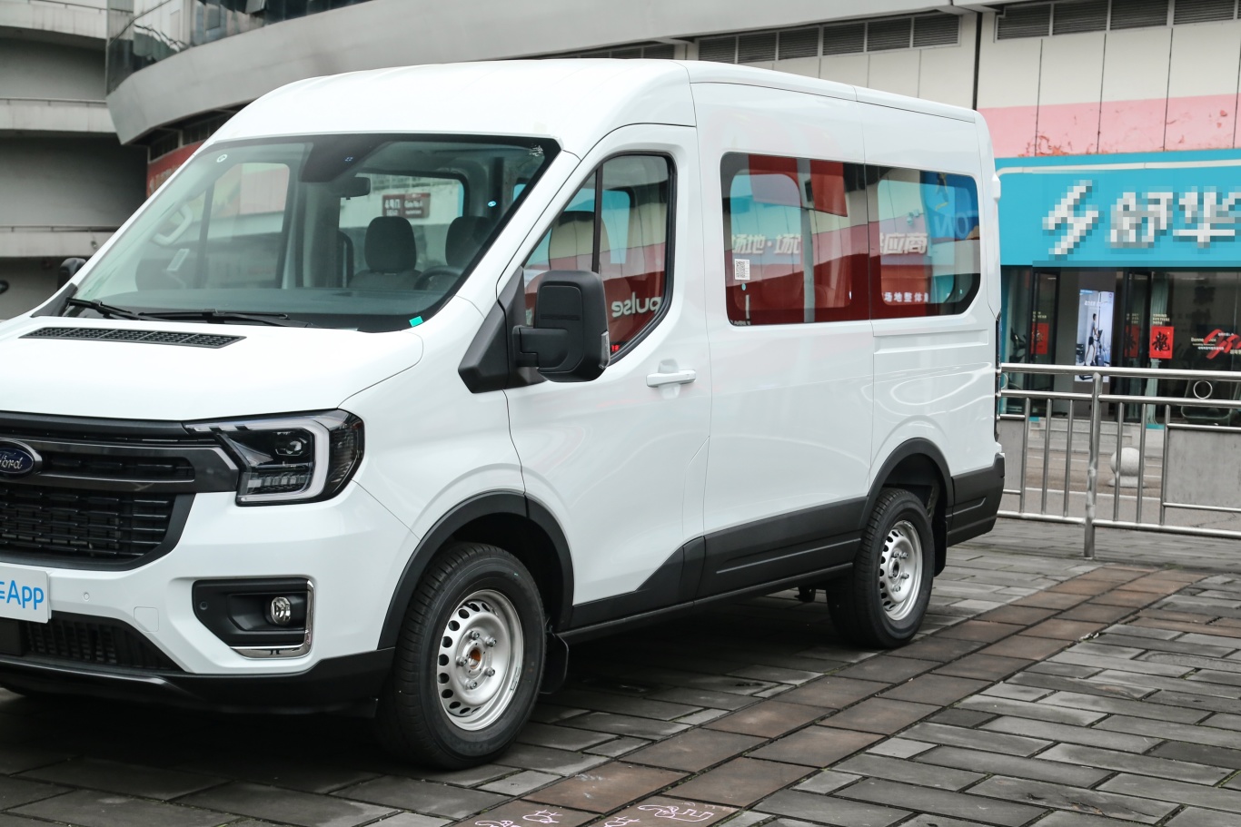 【全顺T82.3T 自动短轴中顶多功能版 6座(3+3)外观细节图片-汽车图片大全】-易车