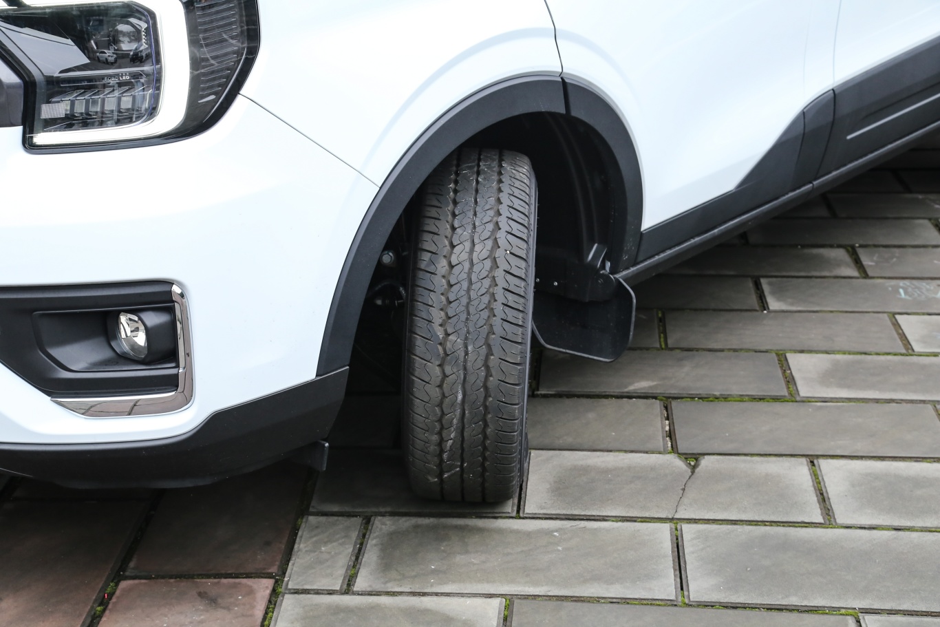 【全顺T82.3T 自动短轴中顶多功能版 6座(3+3)动力底盘图片-汽车图片大全】-易车