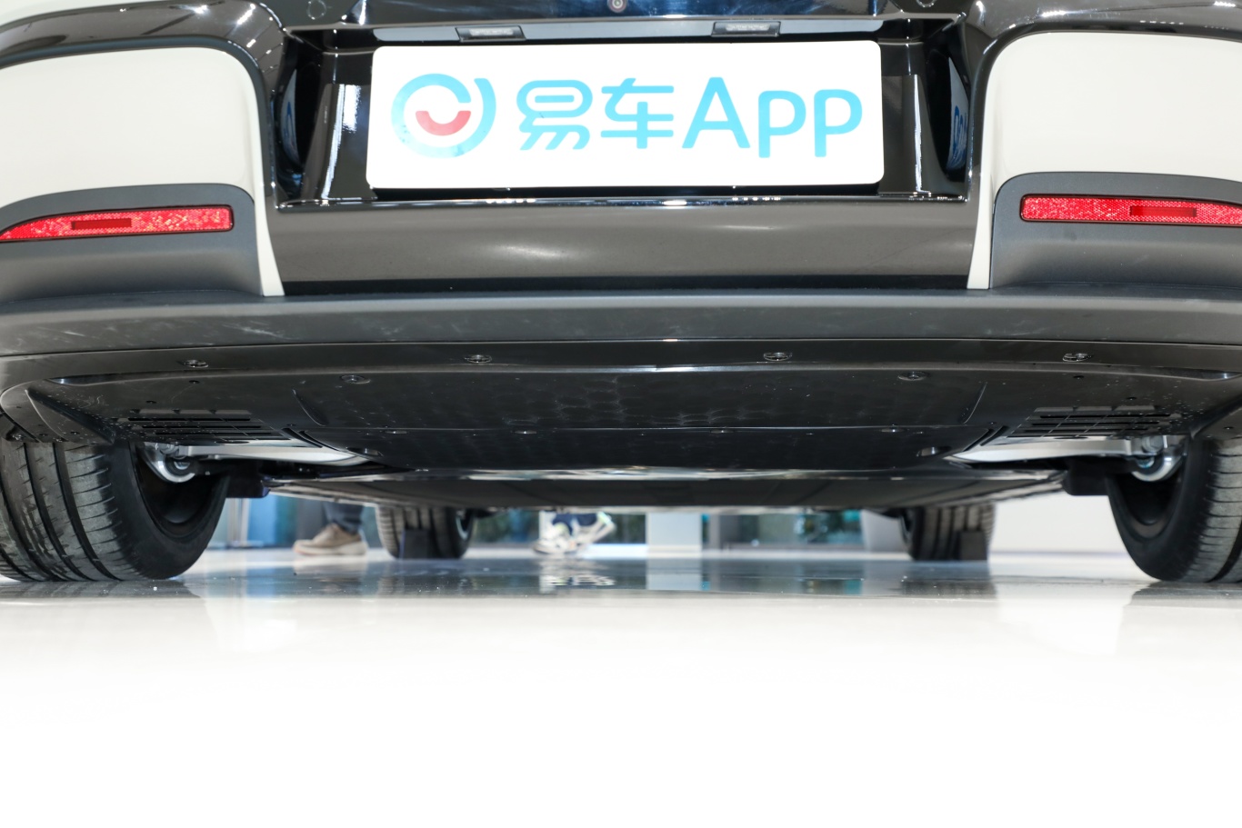 【小米SU7700km 后驱标准长续航版后悬架整体图片-汽车图片大全】-易车