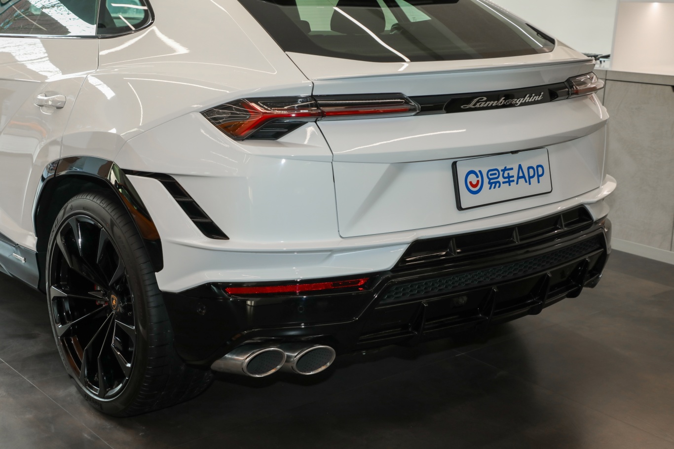 【Urus4.0T V8 S车尾特写图片-汽车图片大全】-易车