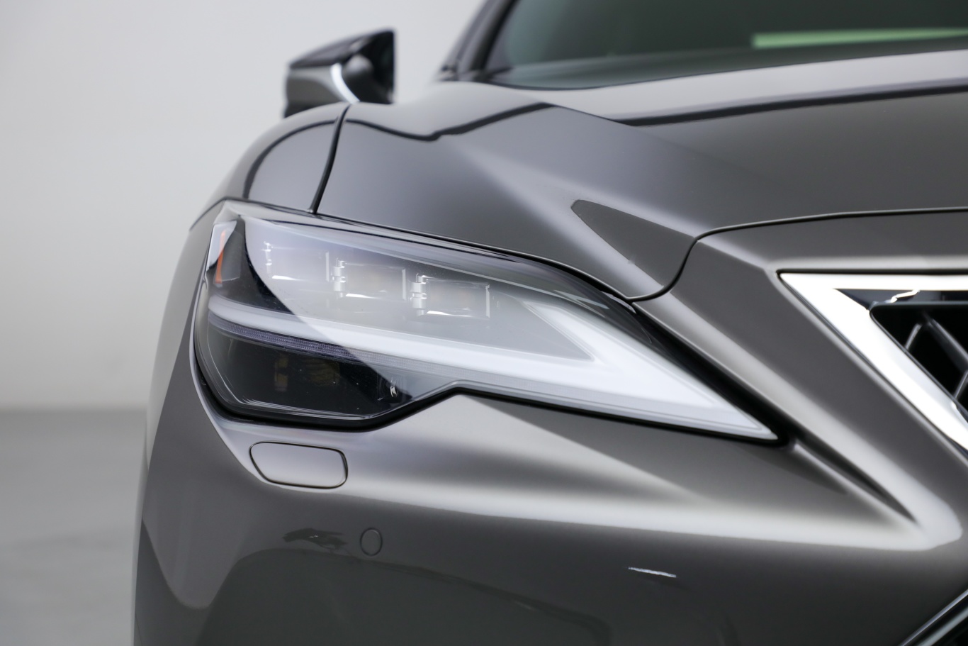 【雷克萨斯LS500h 行政版外观灯组图片-汽车图片大全】-易车