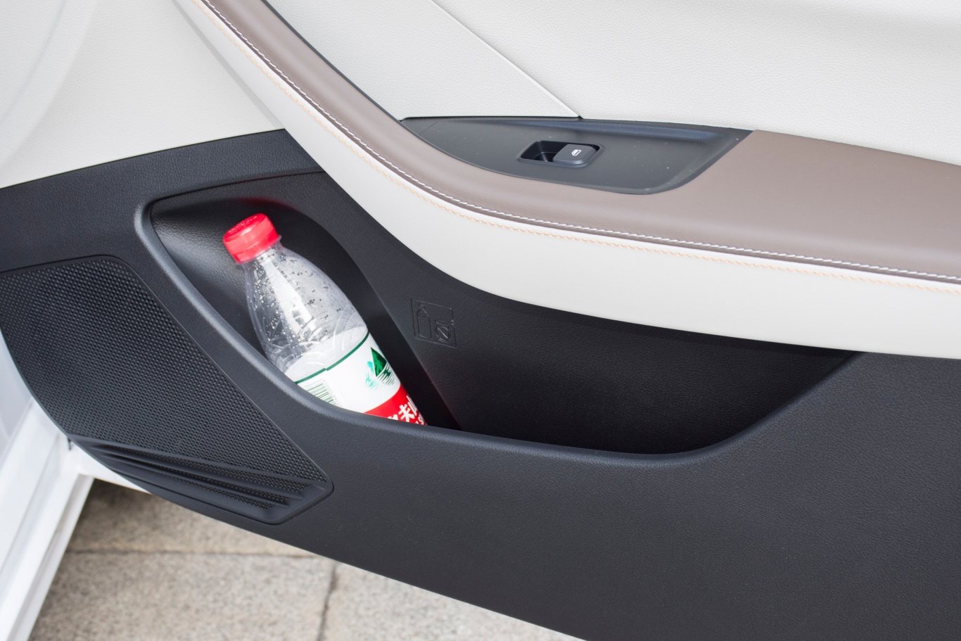 【秦PLUS新能源DM-i 荣耀版 1.5L 55km 领先型副驾驶位图片-汽车图片大全】-易车