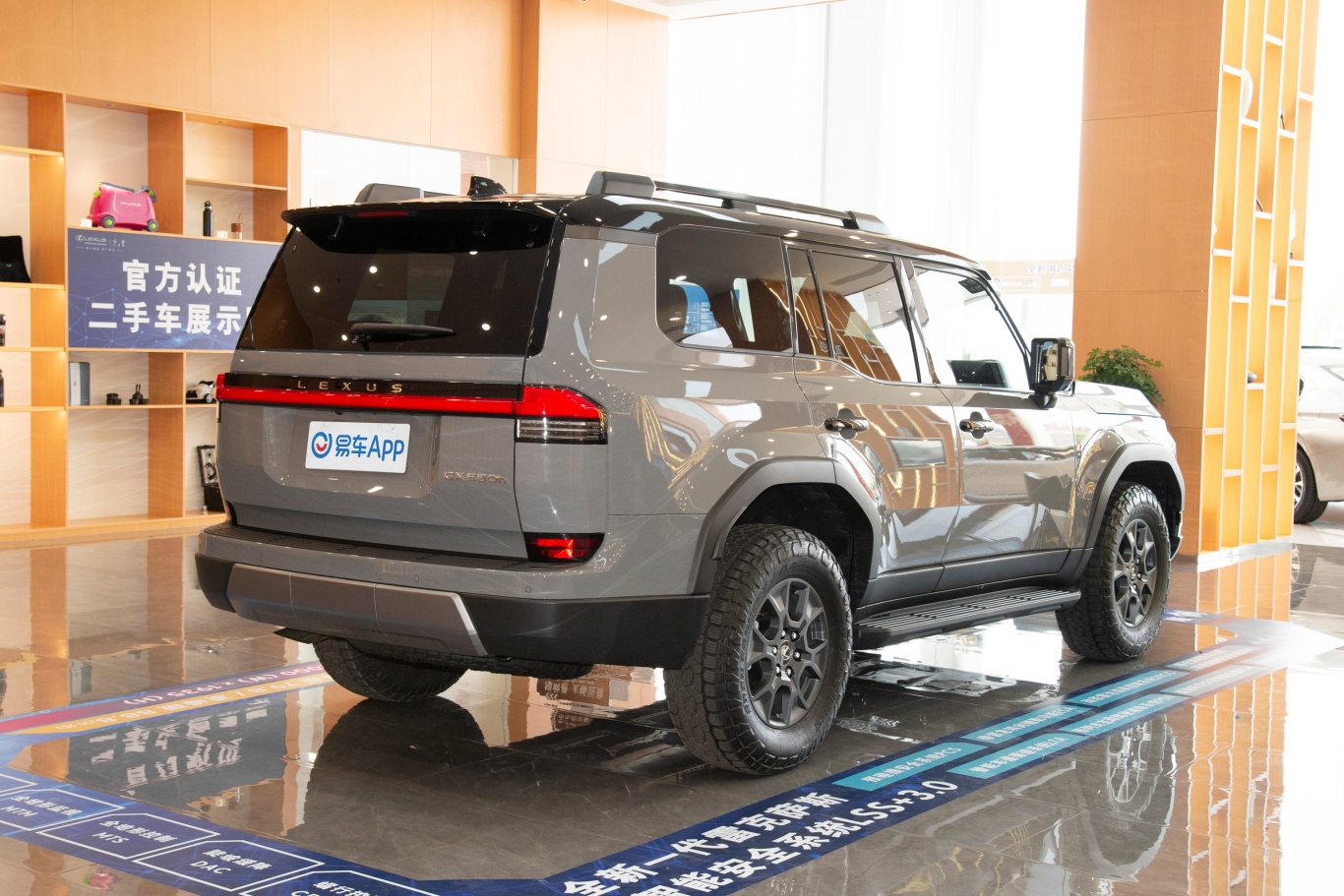 【雷克萨斯GX550h OVERTRAIL远峰版 5座侧后45度车头向右水平图片-汽车图片大全】-易车