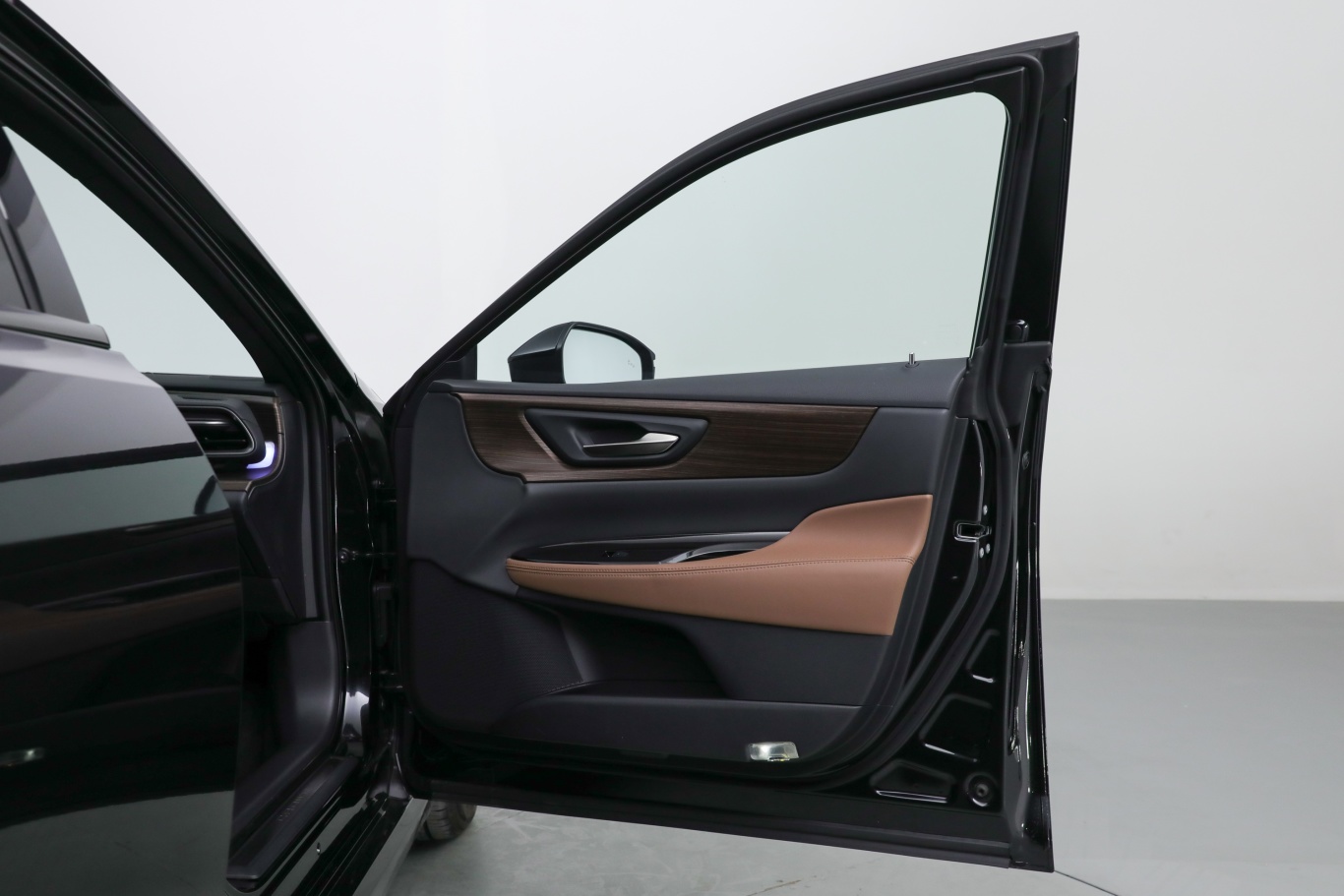 【皇冠(进口)双擎 2.5L 至尊版副驾侧前车门图片-汽车图片大全】-易车