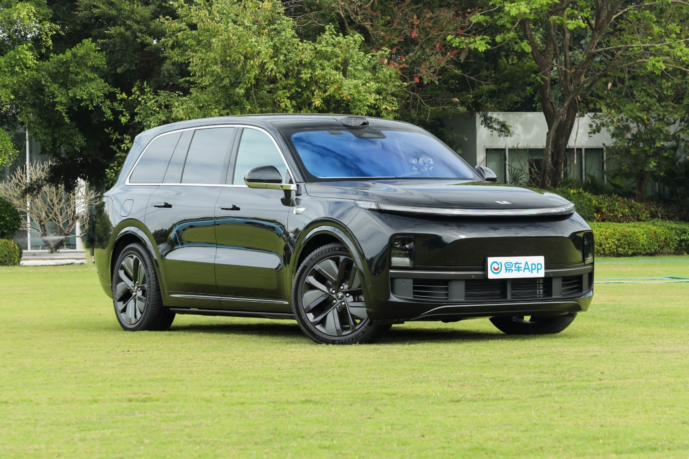 【理想L9L9 Ultra侧前45度车头向右水平图片-汽车图片大全】-易车