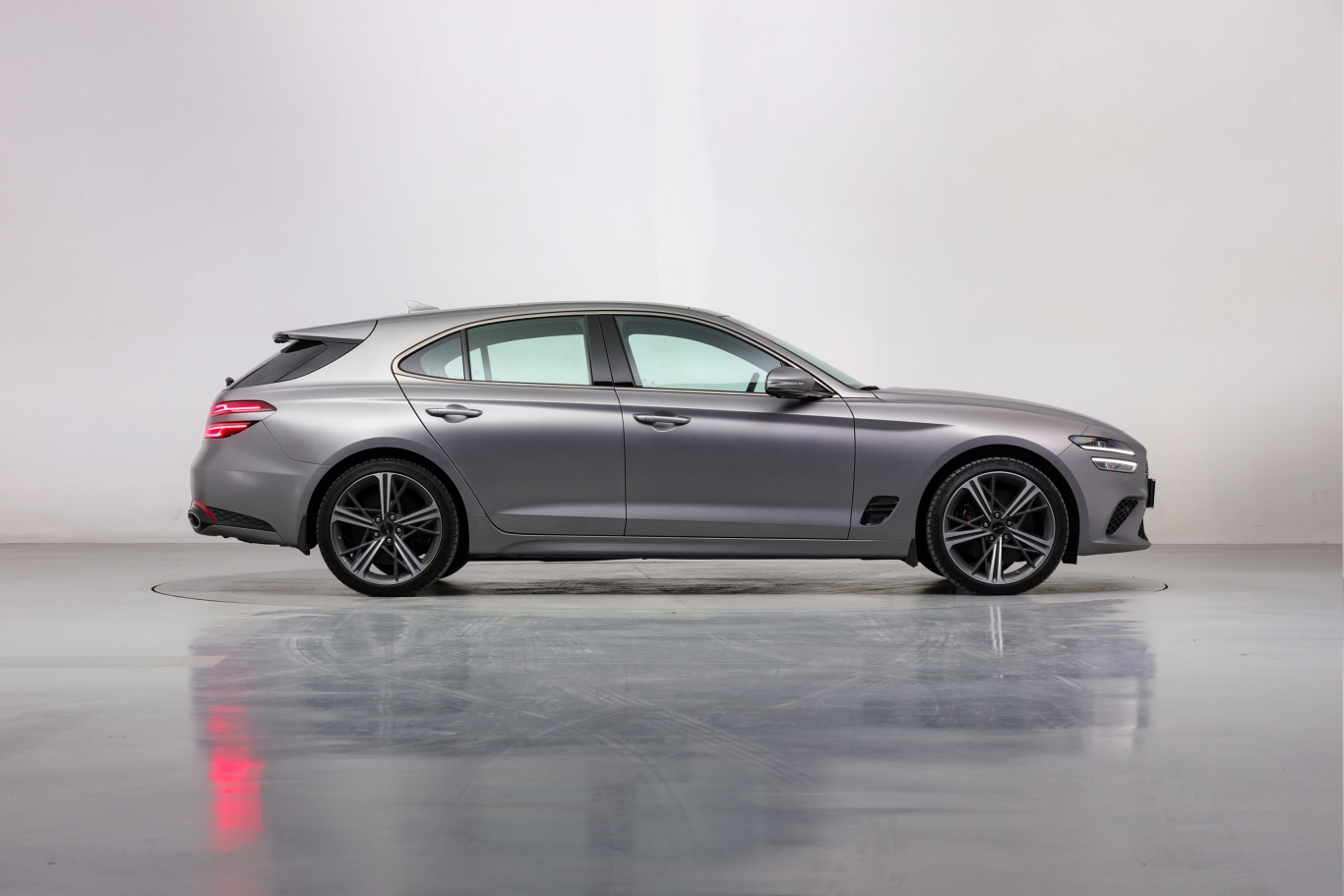 【捷尼赛思G70猎型版 2.0T 四驱旗舰版正侧车头向右水平图片-汽车图片大全】-易车