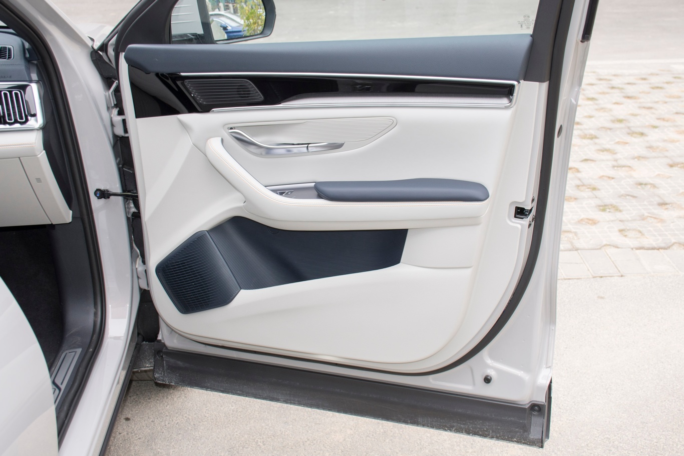 【宋PLUS新能源EV 荣耀版 520km 旗舰型副驾驶位图片-汽车图片大全】-易车