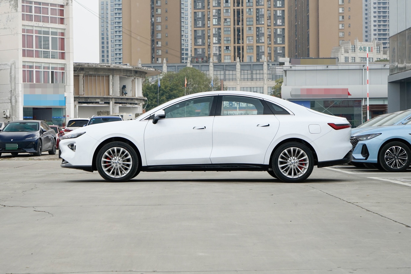 【合创A06550km 550 PLUS版正侧车头向左水平图片-汽车图片大全】-易车