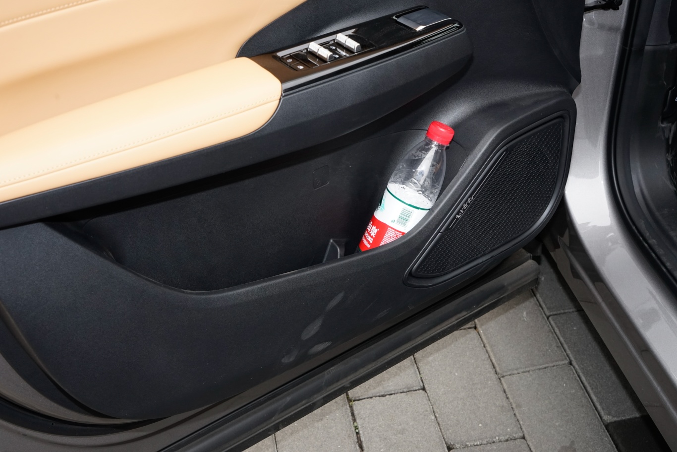 【银河L7龙腾版 1.5T 115km 星舰主驾驶位图片-汽车图片大全】-易车