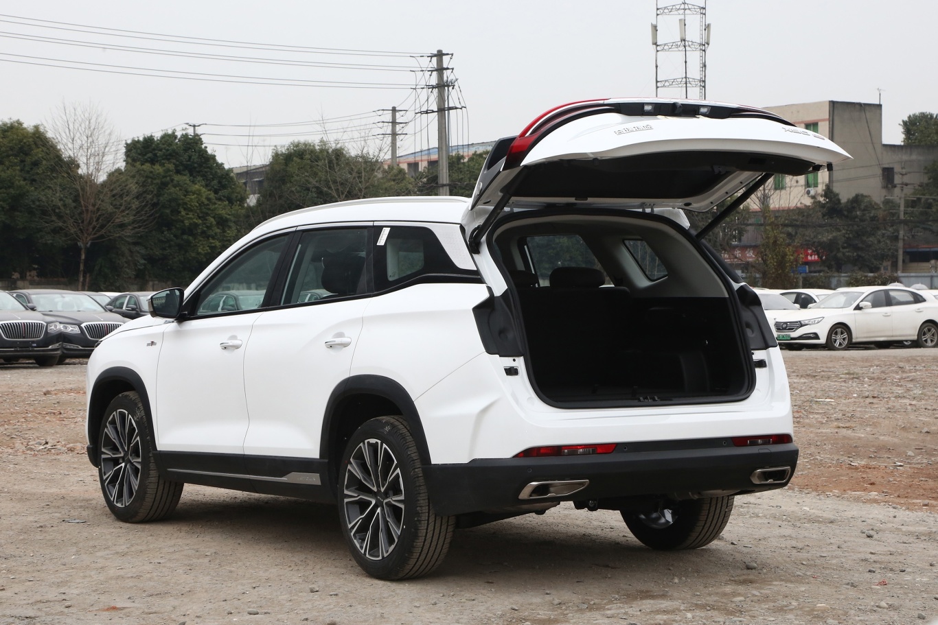 【捷途X90 PRO2.0T 尊贵版 5座后备厢开启45度侧拍图片-汽车图片大全】-易车