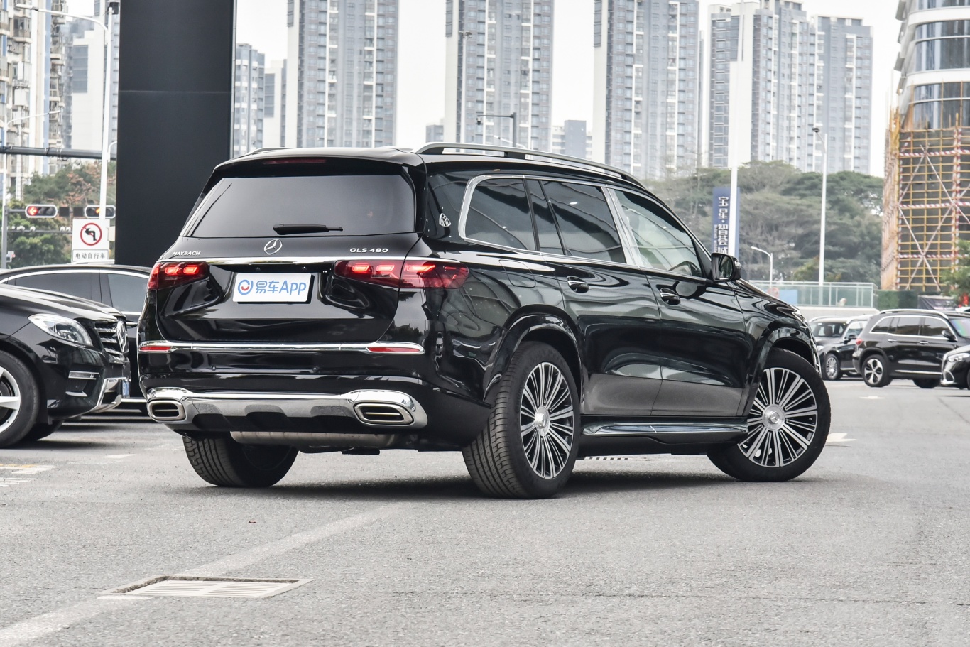 【迈巴赫GLSGLS 480 4MATIC侧后45度车头向右水平图片-汽车图片大全】-易车