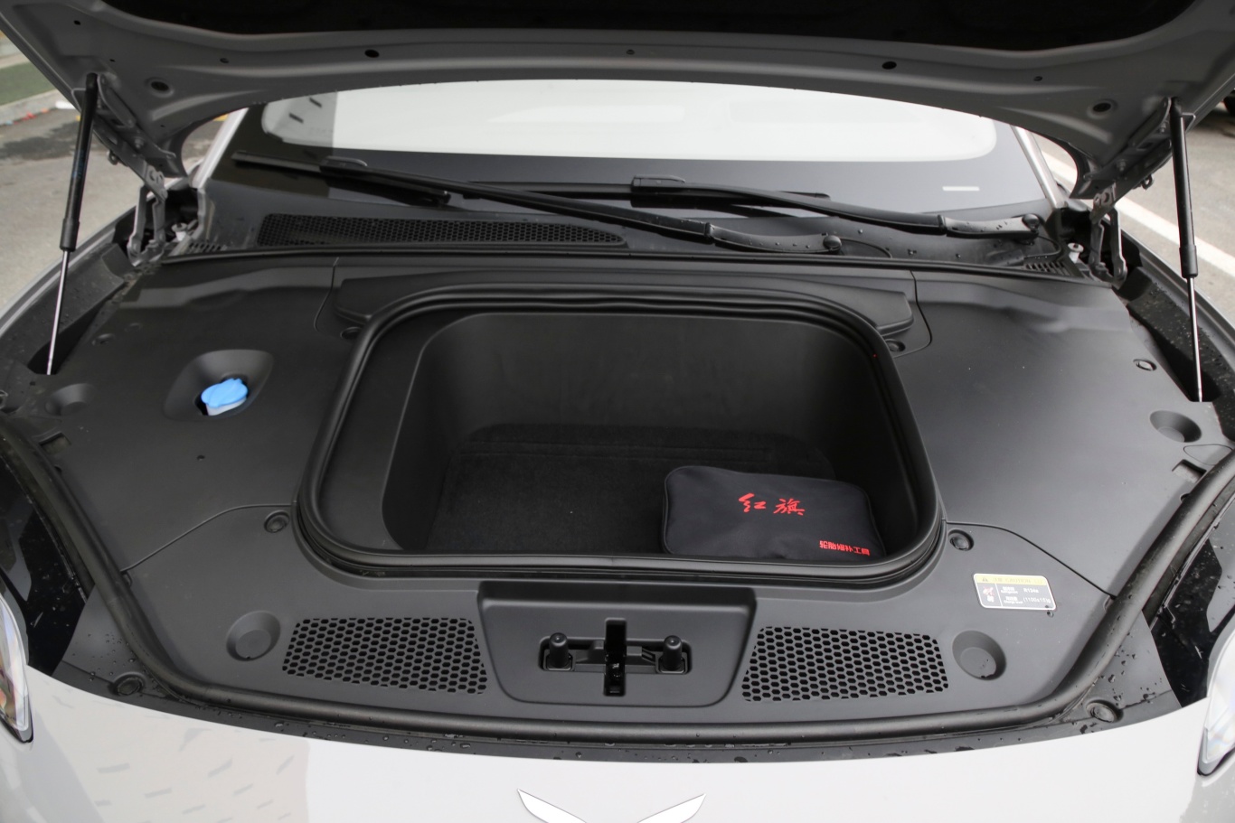 【红旗EH7760km 四驱760 Pro+动力底盘图片-汽车图片大全】-易车