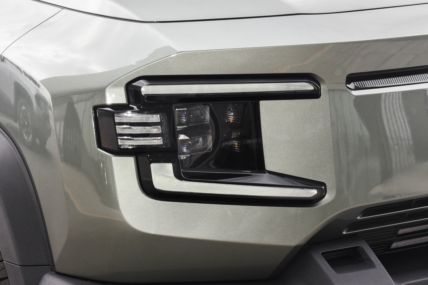 【深蓝G318174km 四驱空悬版大灯侧45度俯拍图片-汽车图片大全】-易车