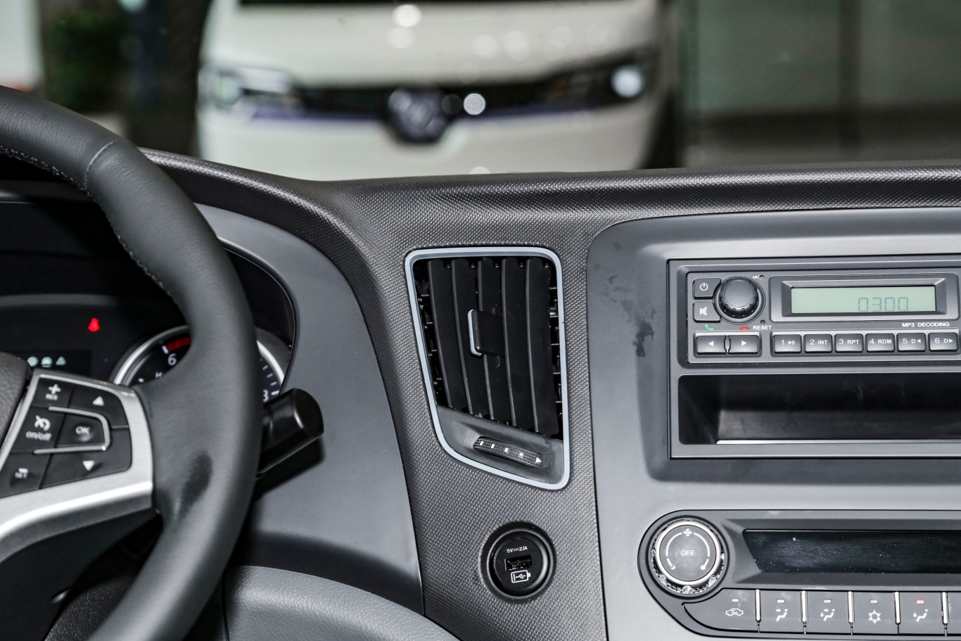 【图雅诺都市版多功能 2.0T 自动短轴低顶后单胎149Ps 5座中控图片-汽车图片大全】-易车