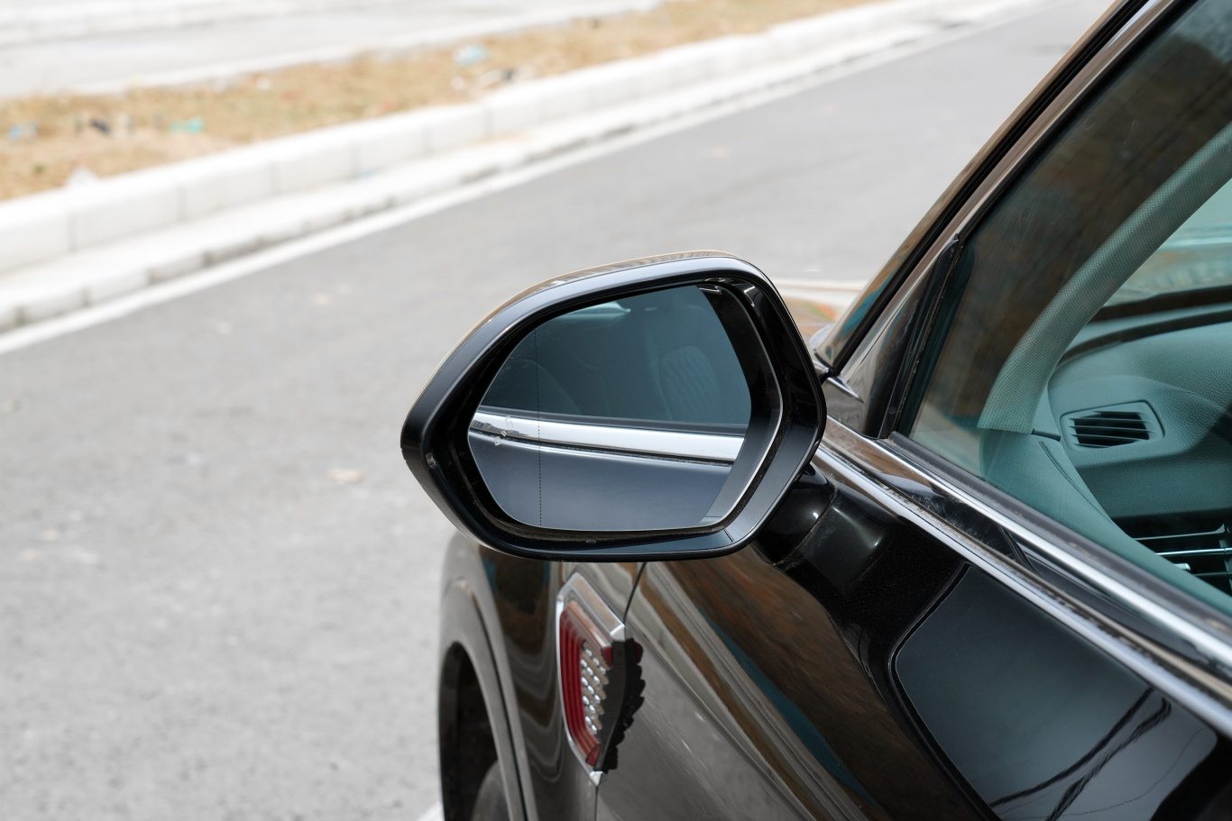 【红旗HS52.0T 四驱旗享Pro50万辆纪念版后视镜镜面图片-汽车图片大全】-易车