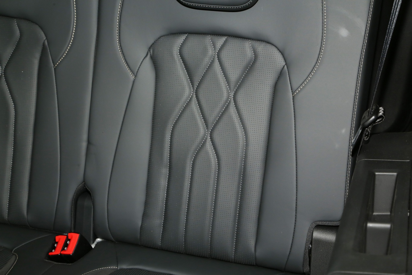 【捷途X90 PRO2.0T 旗舰版 7座后排空间图片-汽车图片大全】-易车