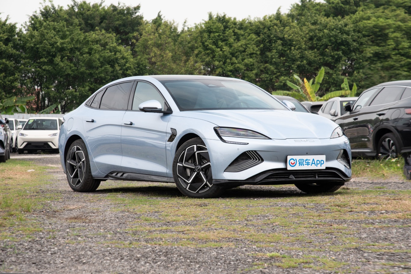 【海豹EV 荣耀版 700km 后驱性能版侧前45度车头向右水平图片-汽车图片大全】-易车