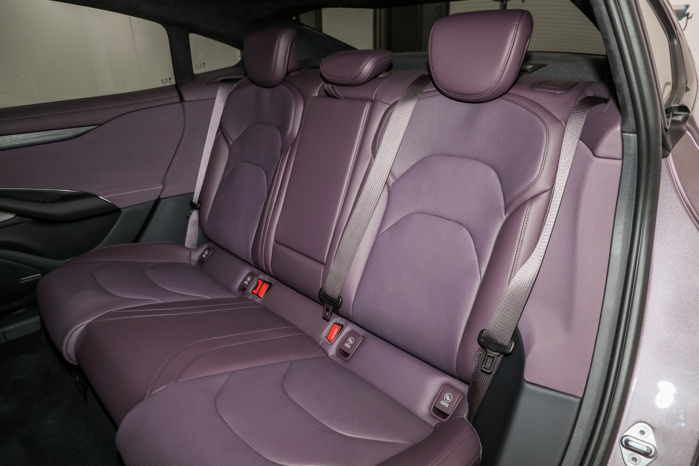 【小米SU7800km 四驱Max超长续航版后排座椅图片-汽车图片大全】-易车