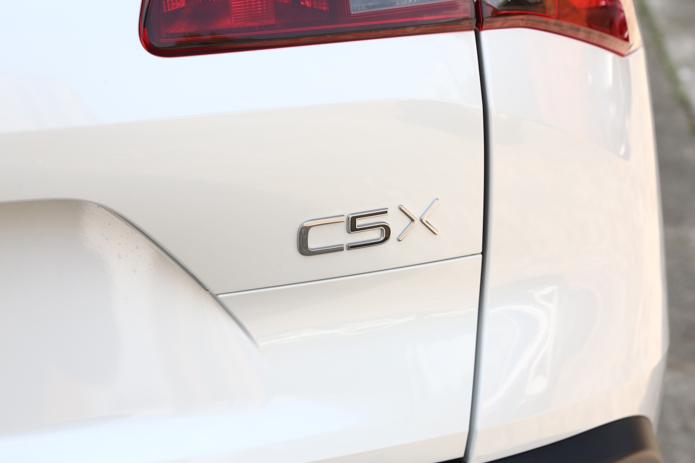 【凡尔赛C5 X1.6T 享不凡外观细节图片-汽车图片大全】-易车