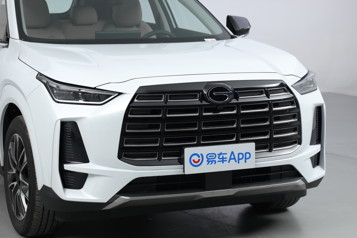 【传祺GS4MAX 1.5T 旗舰版前格栅侧俯拍图片-汽车图片大全】-易车