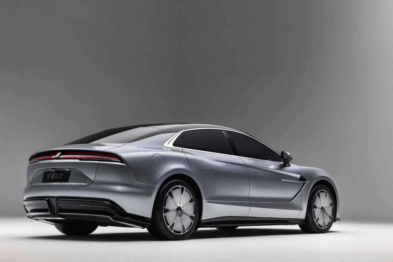 【仰望U7纯电版 720km 旗舰版 4座图片-汽车图片大全】-易车