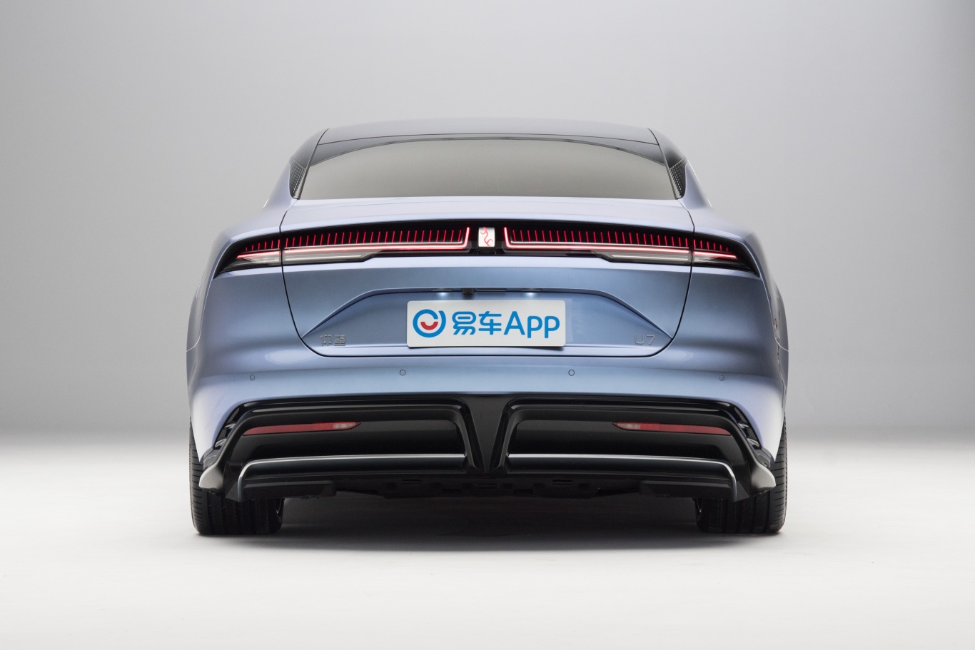 【仰望U7纯电版 720km 豪华版 5座正后水平图片-汽车图片大全】-易车