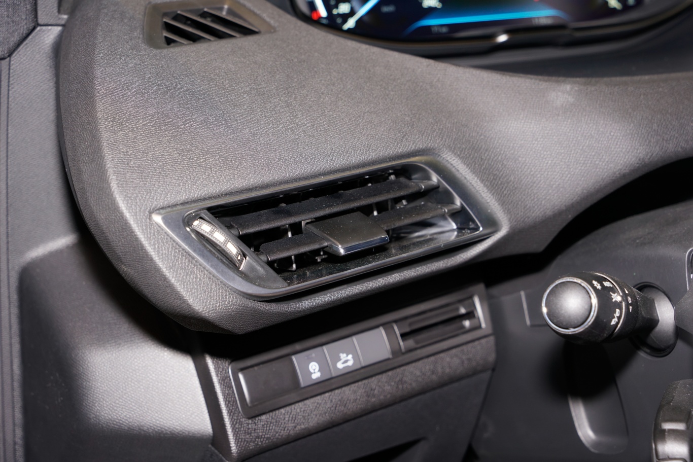 【标致5008改款 400THP 旗舰荣耀版 7座主驾驶位图片-汽车图片大全】-易车