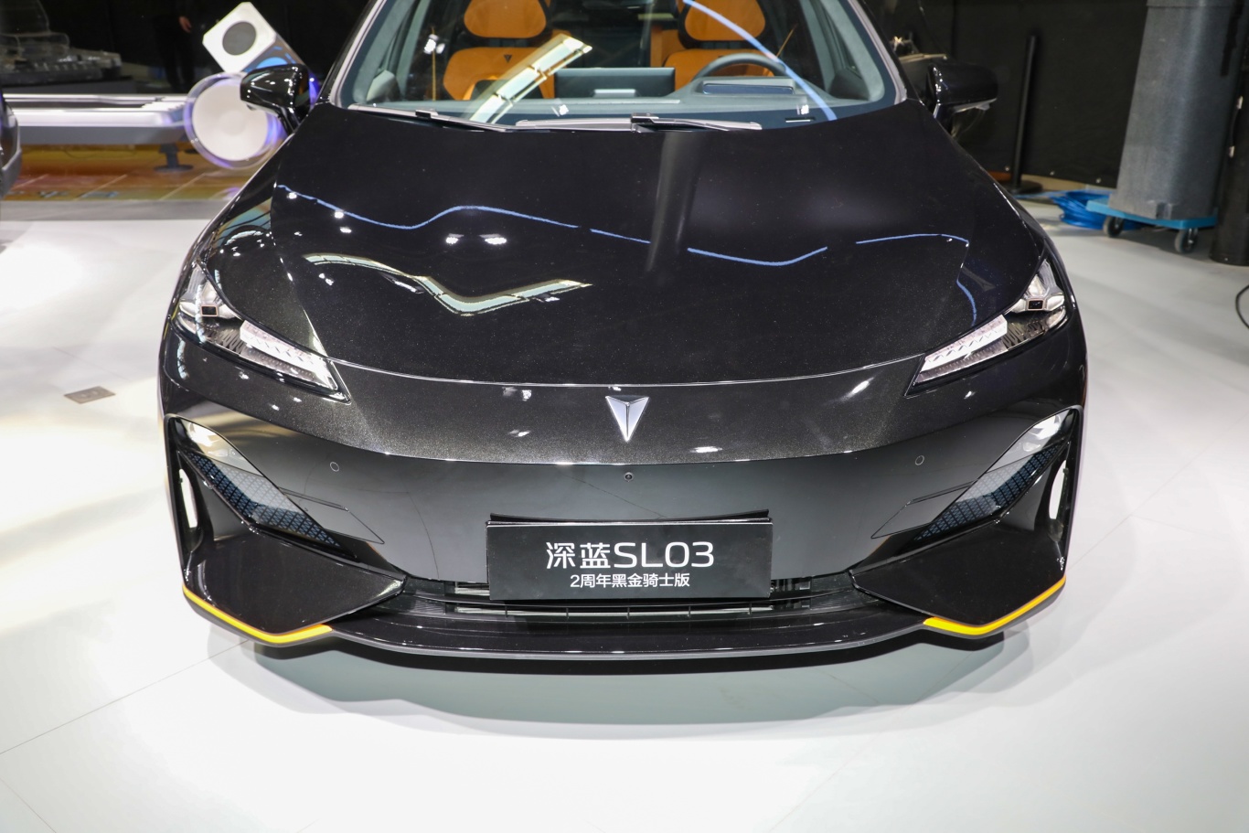 【深蓝SL03增程版 200km Max 2周年黑金骑士版外观图片-汽车图片大全】-易车