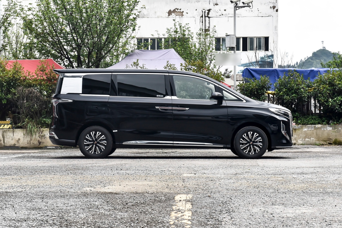 【红旗HQ92.0T 公务版正侧车头向右水平图片-汽车图片大全】-易车