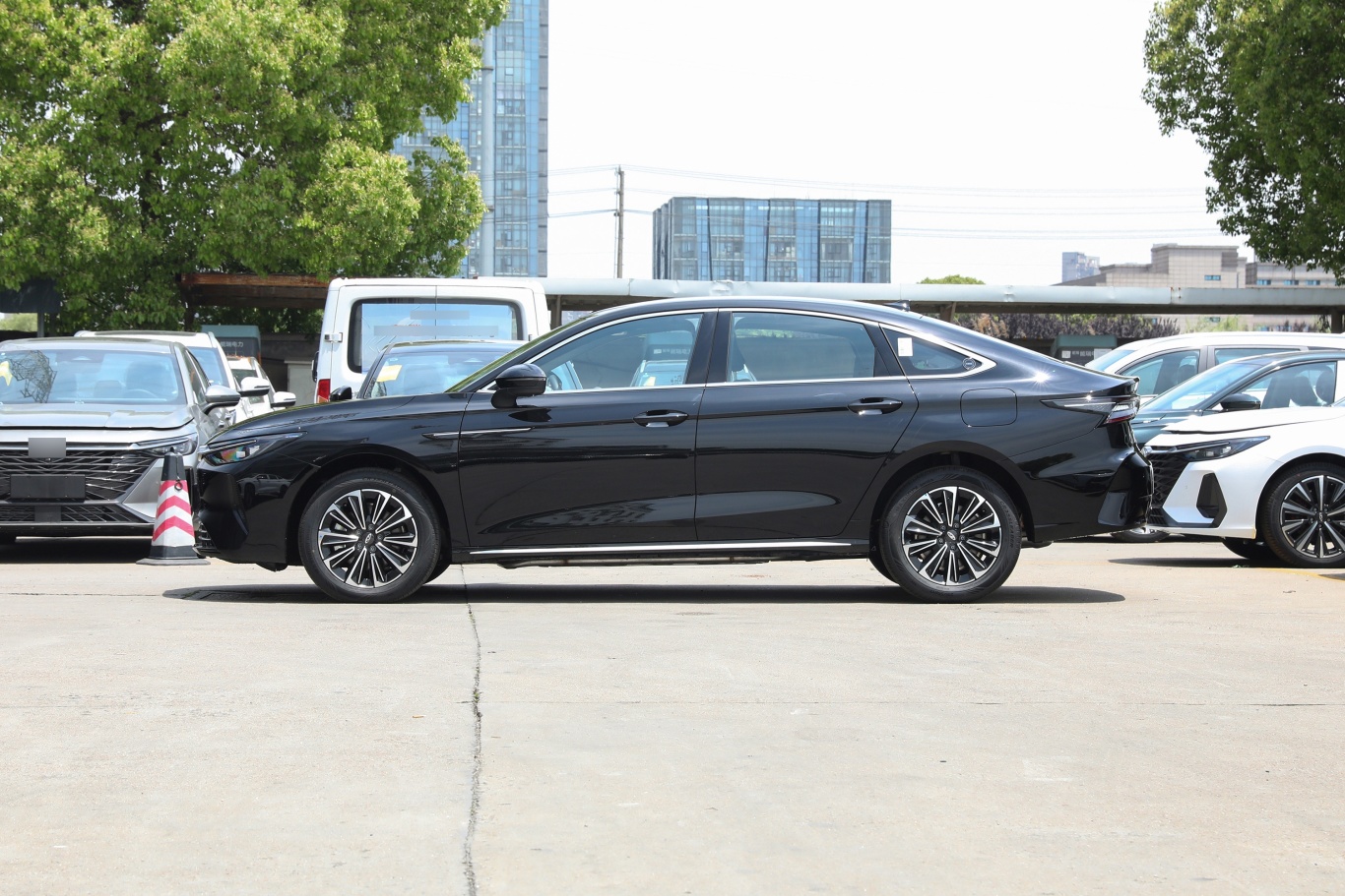 【风云A8远航版 1.5T 127km 标准型正侧车头向左水平图片-汽车图片大全】-易车