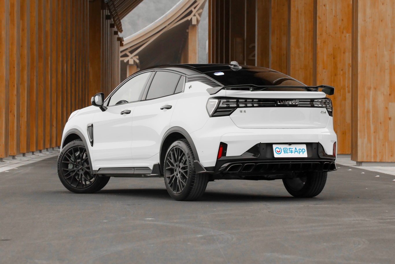 【领克0505+ 2.0T 四驱探索版侧后45度车头向左水平图片-汽车图片大全】-易车