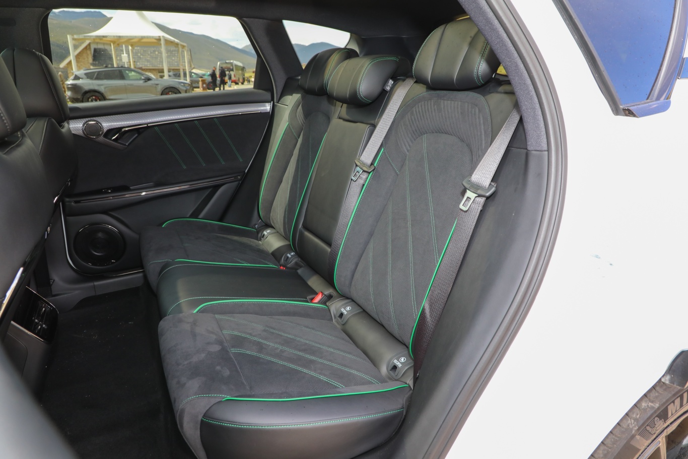 【岚图FREE318 259km 四驱探索版后排座椅图片-汽车图片大全】-易车