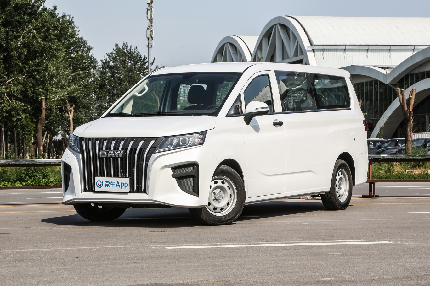 【锐胜王牌M72.0L 手动长轴舒适型 7座 CNG侧前45度车头向左水平图片-汽车图片大全】-易车