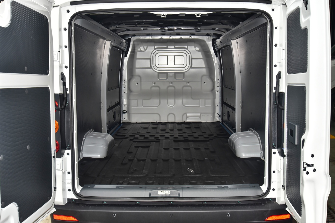 【远程星享V星享V7E 305km 超值版两排全部放倒图片-汽车图片大全】-易车