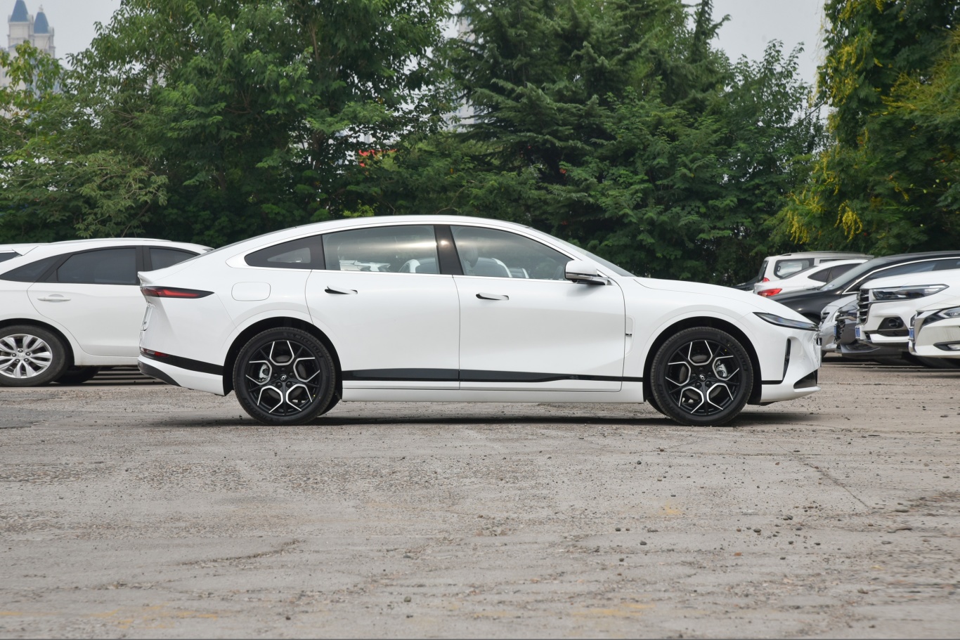 【长安启源A07纯电 真香版 515km 尊贵版 58.9kWh正侧车头向右水平图片-汽车图片大全】-易车