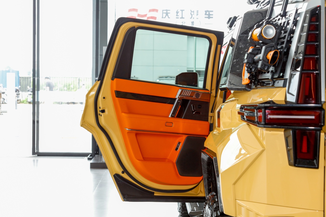 【猛士917增程版 161km 蛟龙战甲驾驶员侧后车门图片-汽车图片大全】-易车