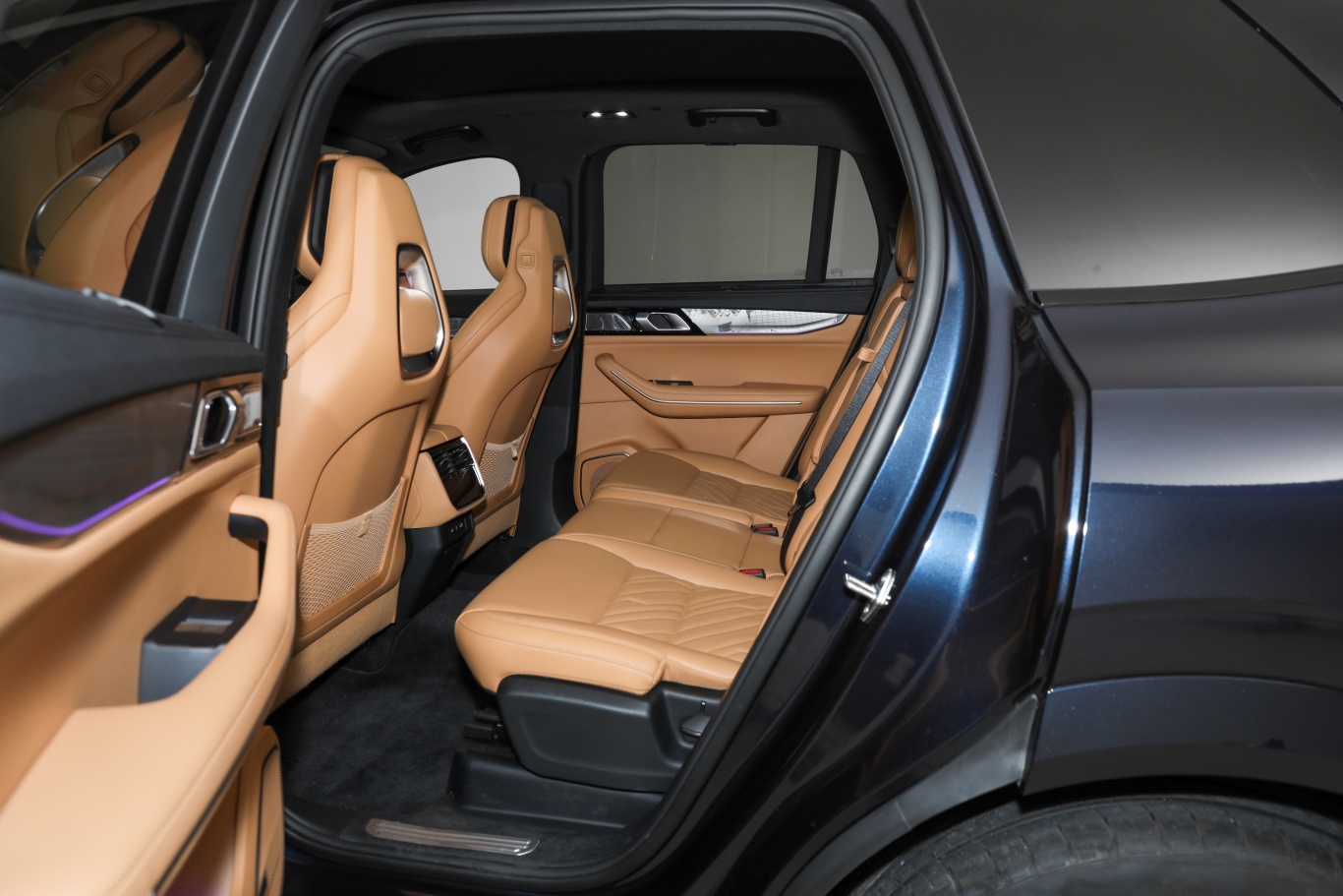 【领克09MHEV 2.0TD T5 自动四驱全球版 7座后排空间图片-汽车图片大全】-易车