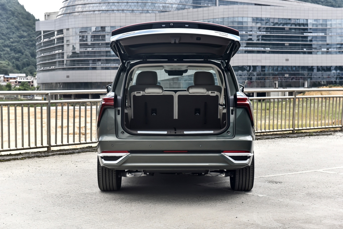 【魏牌蓝山1.5T 185km 四驱Max后备厢图片-汽车图片大全】-易车