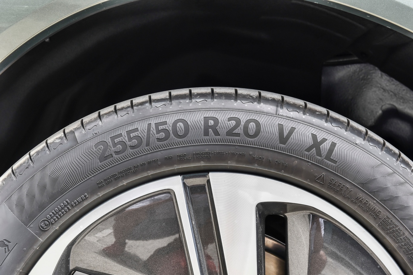 【魏牌蓝山1.5T 185km 四驱智驾Max版后轮胎尺寸图片-汽车图片大全】-易车