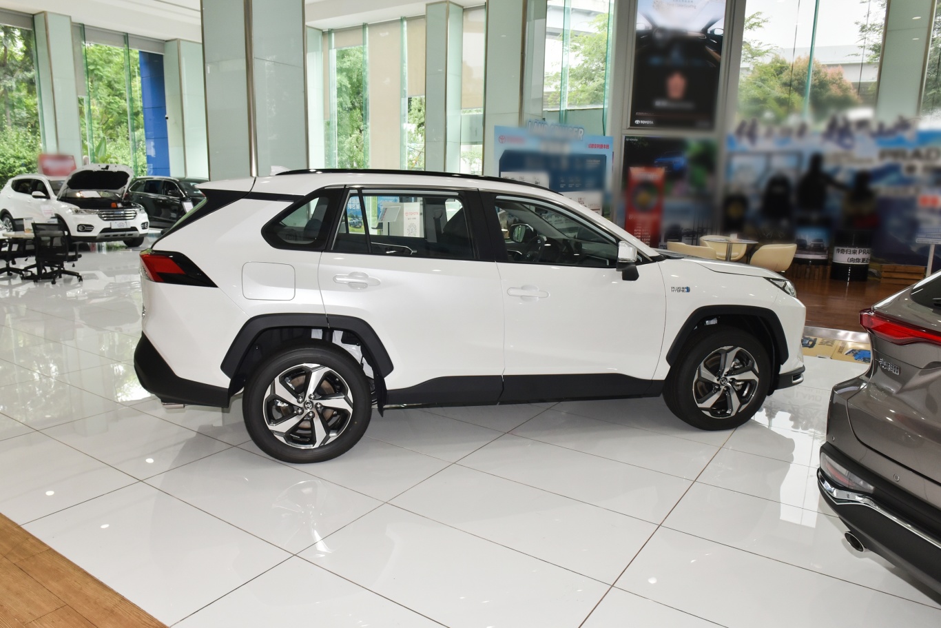 【RAV4荣放 双擎E+2.5L 四驱豪华Pro版正侧车头向右水平图片-汽车图片大全】-易车